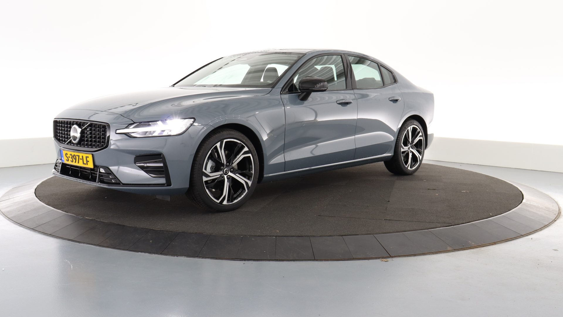 Volvo S60 B4 Mild Hybrid Plus Dark Blankert Shortlease